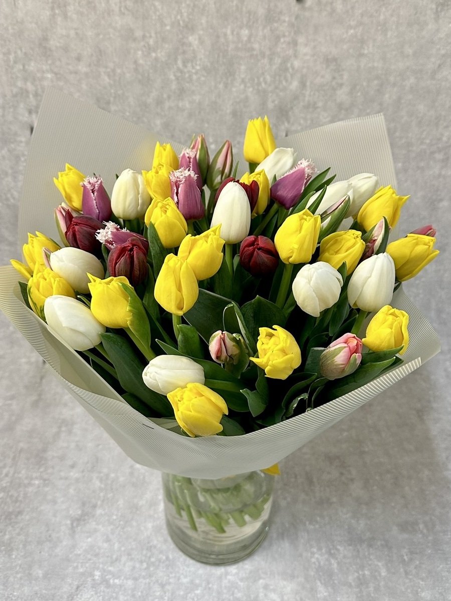 Kimp erivärviliste tulpidega - Lillekuller Tallinnas ja Tallinna ümbruses